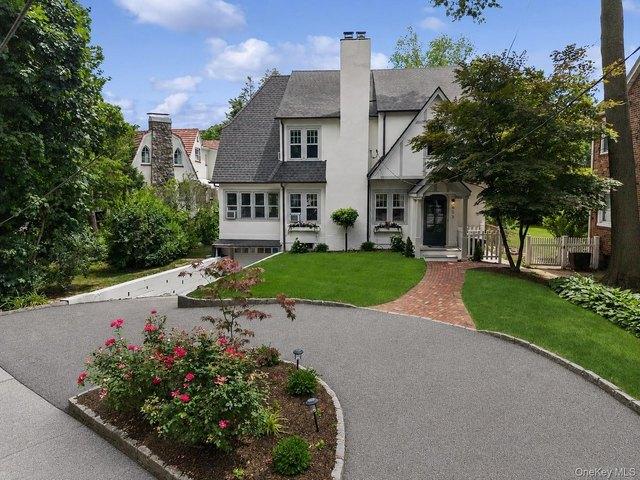 632 Colonial Ave, Pelham, NY 10803
