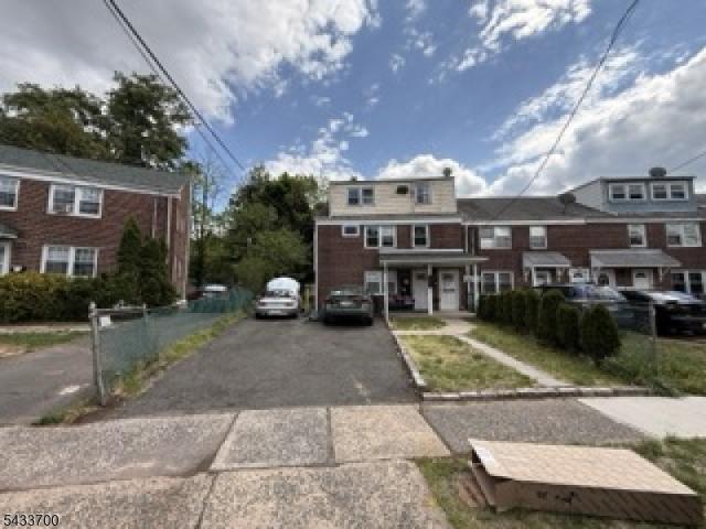632 Cora Pl