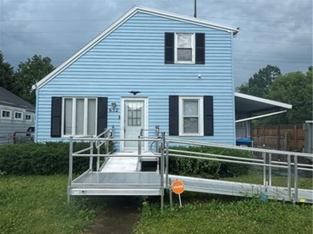632 Bennington Dr, Rochester, NY 14616