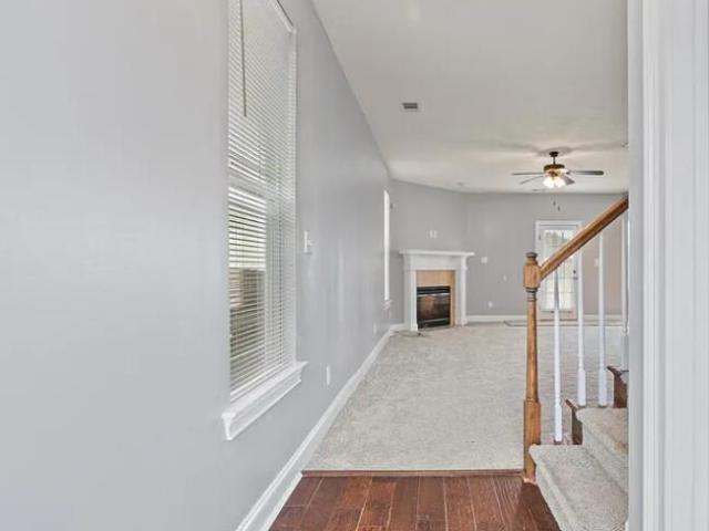 632 Dunrobin Lane
