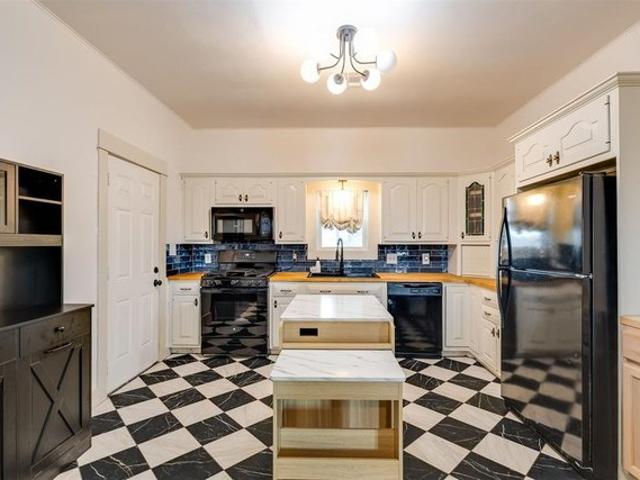 632 E Center Rd, Washington, OK 73093