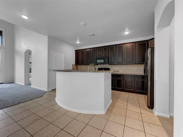 632 Kickapoo Ct, Webster, TX 77598 | MLS #77241
