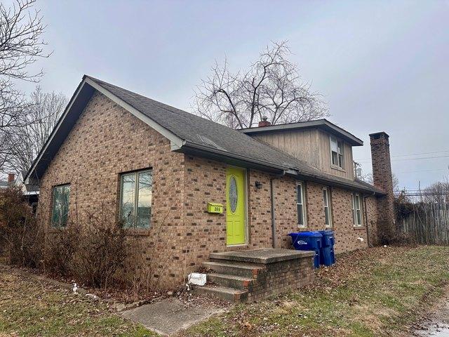 632 Oak St, Carmi, IL 62821