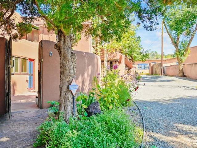 632 Old Santa Fe Trl Apt 4, Santa Fe, NM 87505