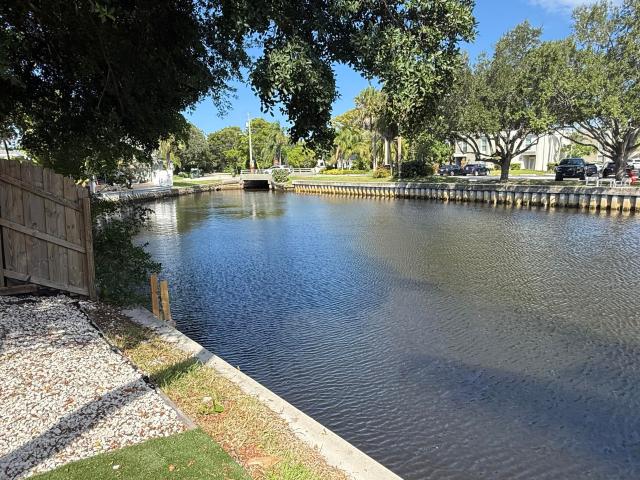 632 NE 20th St, Unit 4, Wilton Manors, FL 33305 | MLS #B26009 | Compass