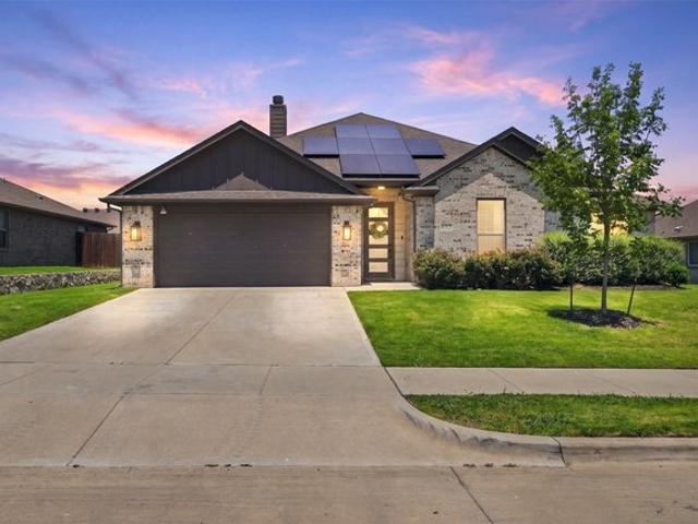 632 Steerman Ct, Saginaw, TX 76179
