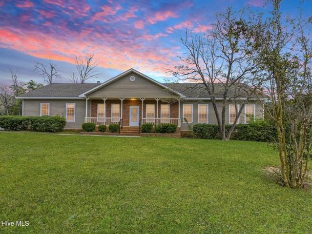 632 Ravenswood Rd, Hampstead, NC 28443