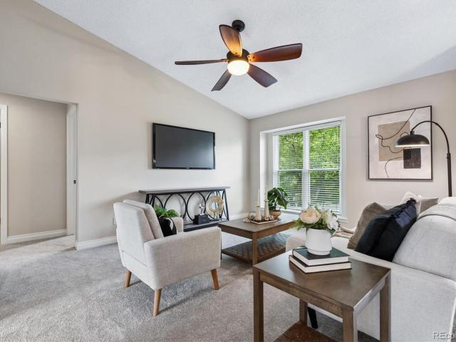 632 W Chestnut Court