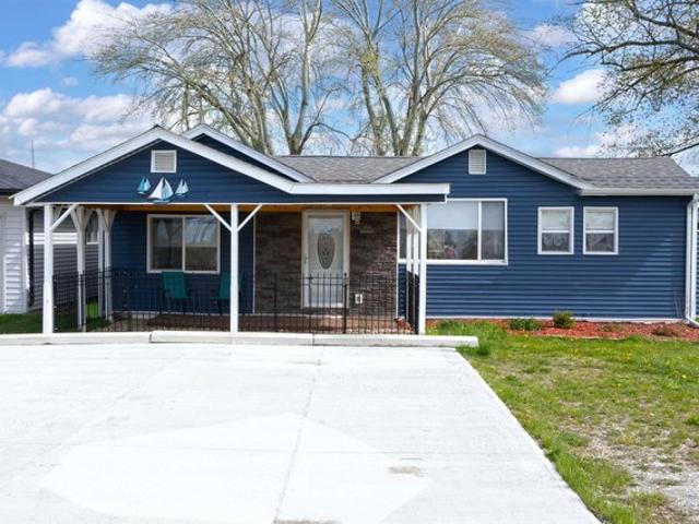 6334 Marina Dr, Algonac, MI 48001