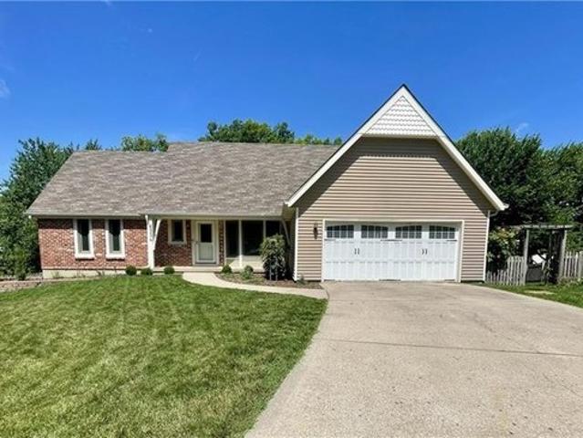6334 W 108th St, Leawood, KS 66211