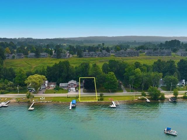 6335 Crystal Ave, Beulah, MI 49617