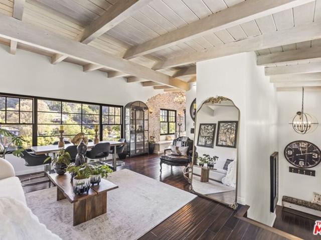 6335 Grape Pl, Los Angeles, CA 90068