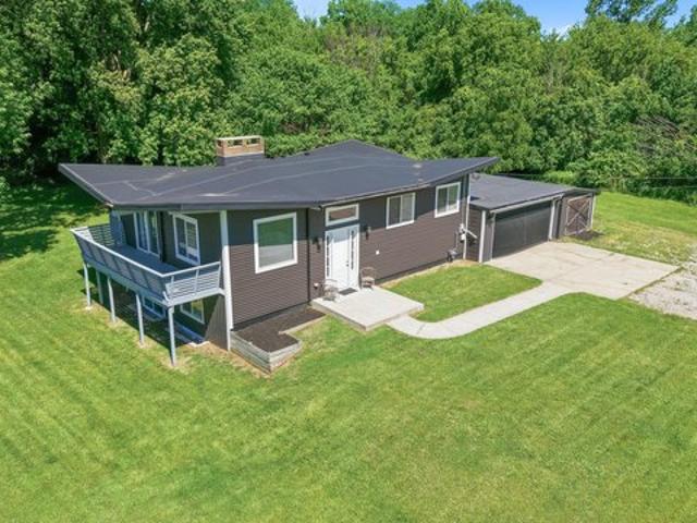 6335 Pine Island Dr NE, Comstock Park, MI 49321