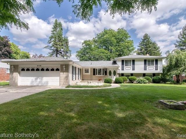6336 Emerald Lake Dr, Troy, MI 48085