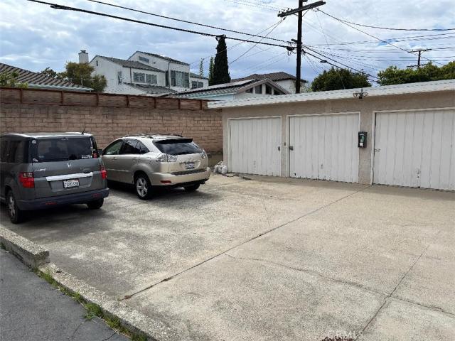 6338 W 79th