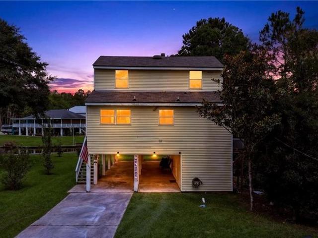 6330 Pontiac Dr, Kiln, MS 39556