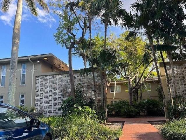 6330 SW 79th St #14, South Miami, FL 33143