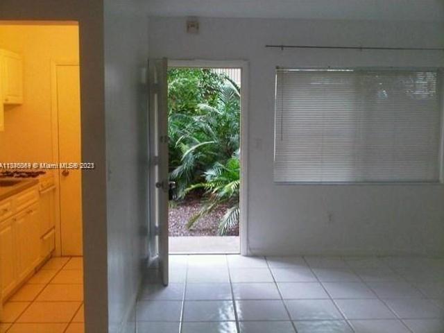 6330 79th St SW #3, South Miami, FL 33143