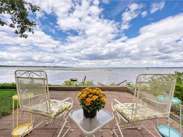 6331 Lakeshore Road S