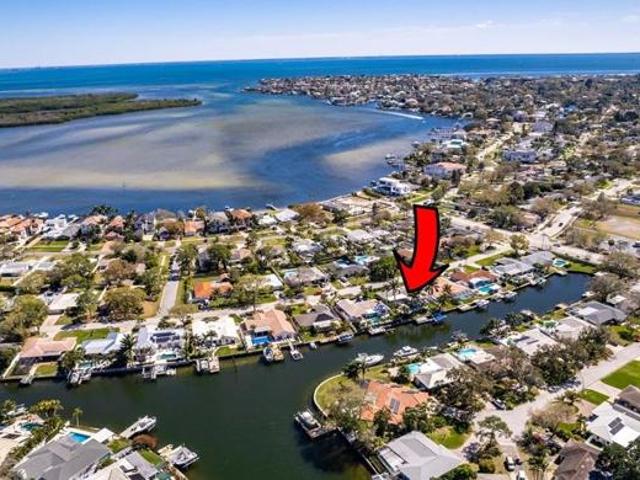6332 Tanglewood Dr NE, Saint Petersburg, FL 33702