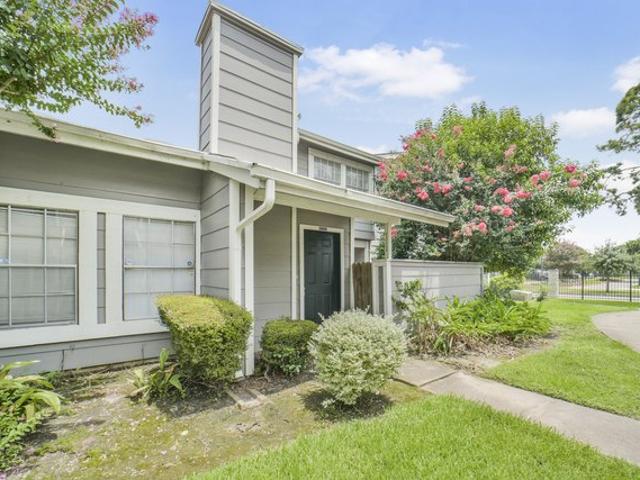 6333 Shadow Tree Dr, Houston, TX 77035