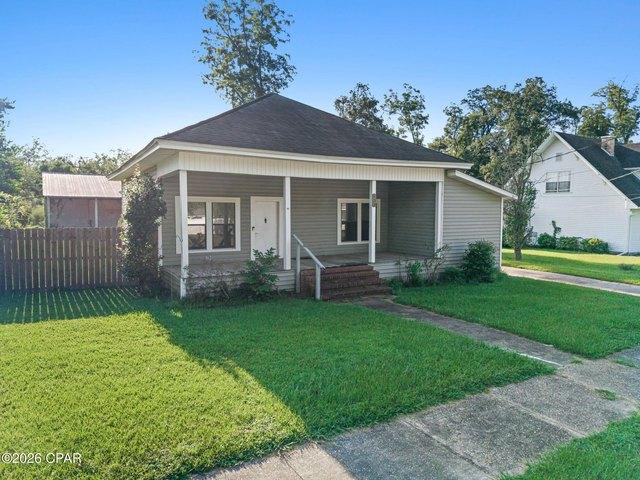633 3rd St, Chipley, FL 32428