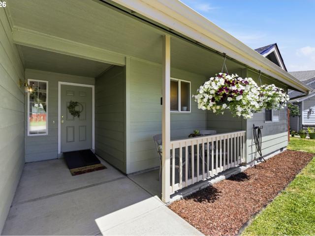 633 cedar st