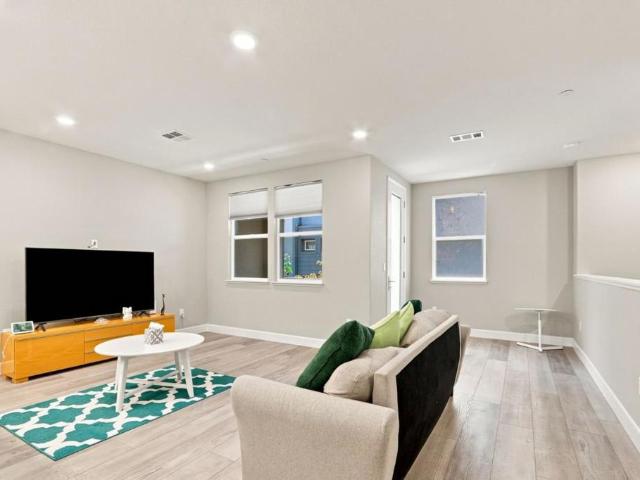 633 Clover Circle