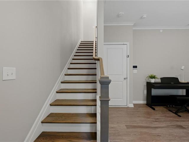 633 Broadview Place