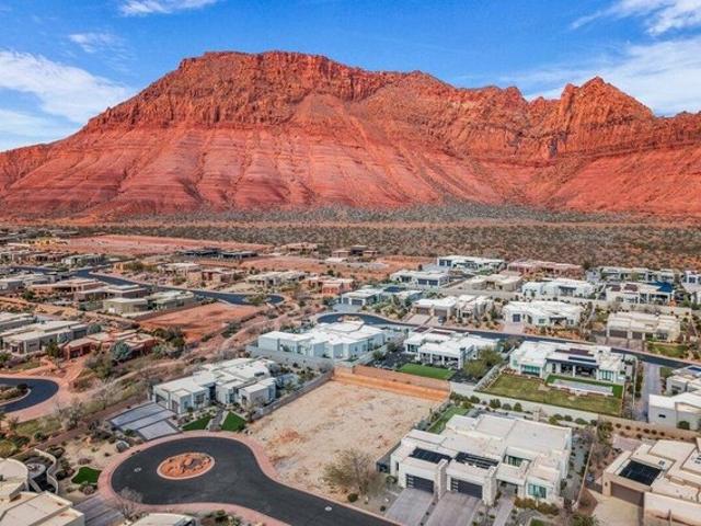 633 E Flint Rock Cir, Ivins, UT 84738