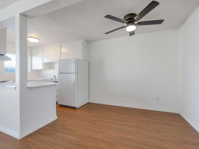 633 E Park