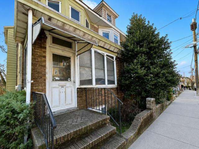 633 Edgewood Ave, Trenton, NJ 08618