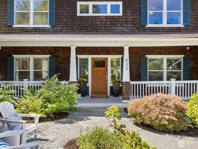 633 Klickitat Pl NE, Bainbridge Island, WA 98110
