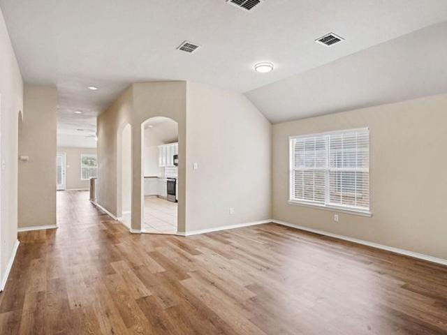 633 Horn St, Crowley, TX 76036