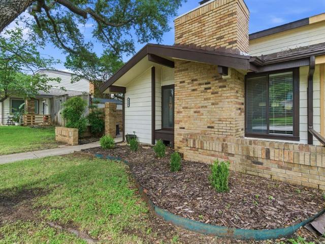 633 Hunters Glen Street