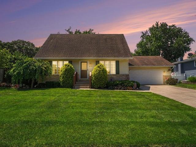 633 Imperial Dr, Crown Point, IN 46307