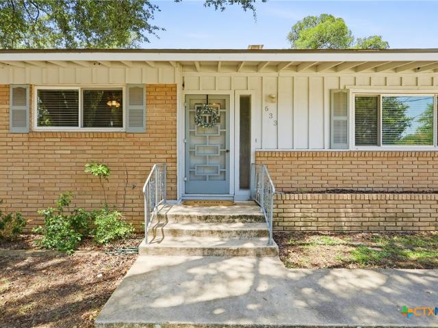 633 Lockener Ave