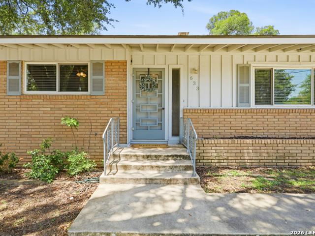 633 Lockener Ave