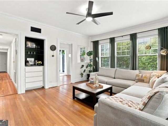 633 Moreland Avenue NE 4