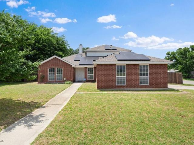 633 Madeline Ct, Azle, TX 76020