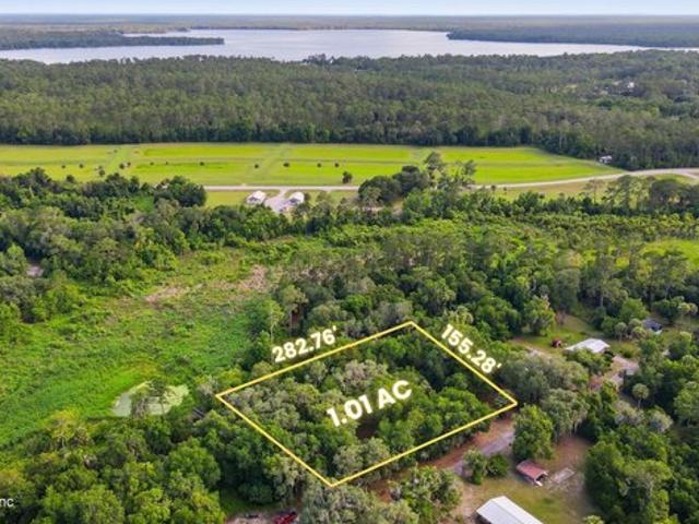 633 McClure St, Welaka, FL 32193
