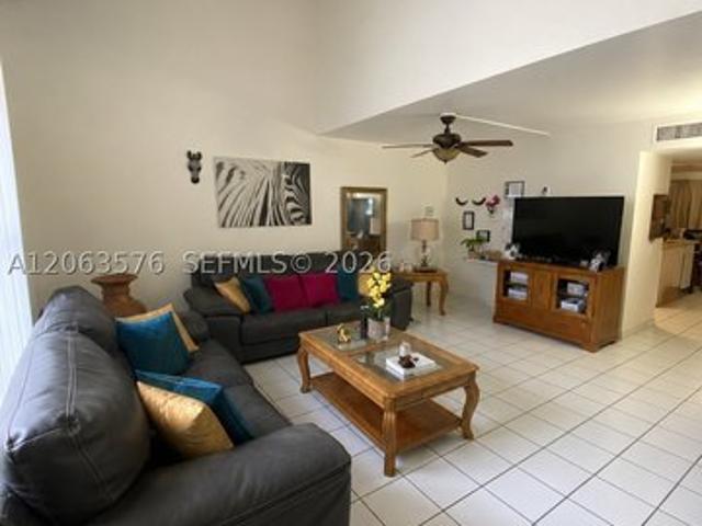 633 N University Dr Unit 14, Plantation, FL 33324