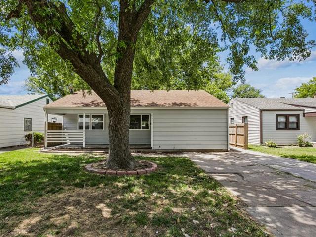 633 N Clayton Ave, Wichita, KS 67203