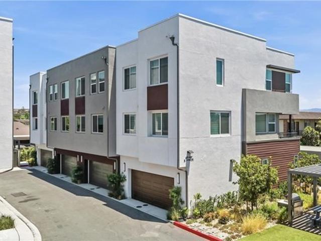 633 S Lyon St, Santa Ana, CA 92701