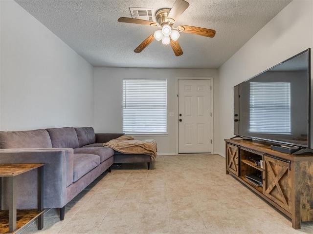 633 SW 10th Street