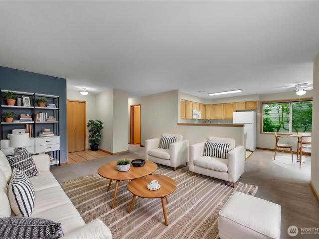 633 W Horton Way # 221