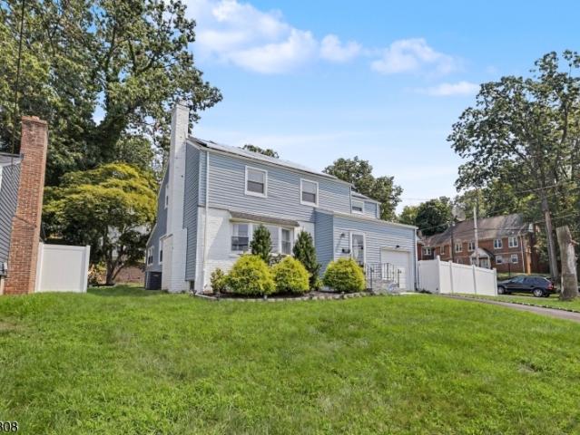 633 Woodland Ave