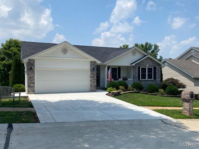 633 Winter Hill Cir, Fenton, MO 63026