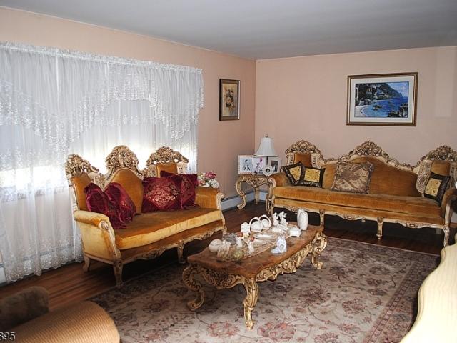 633 Totowa Rd