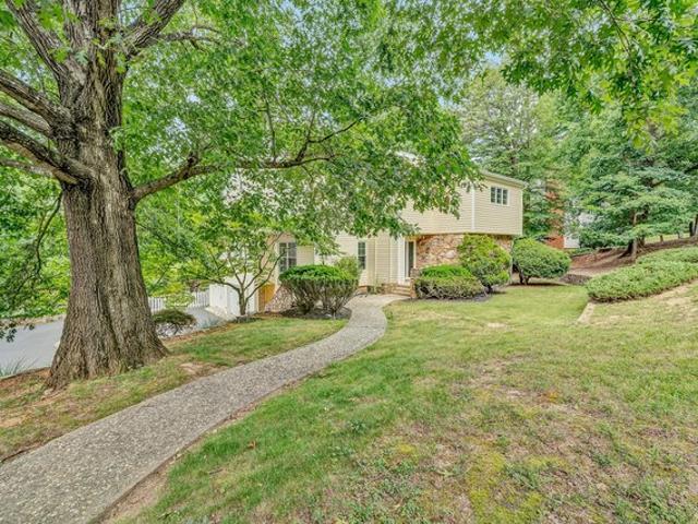 6344 Fairway Forest Dr, Roanoke, VA 24018